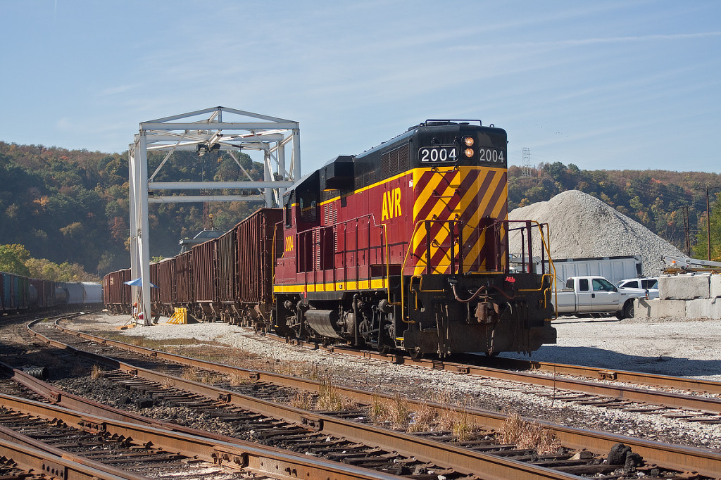 Unloading Stone at Glenwood - Carload Express, Inc.